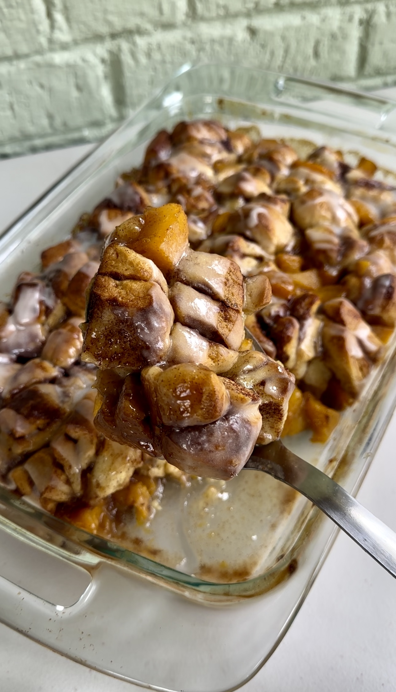 Cinnamon Roll Peach Cobbler - Dang That's Sweet