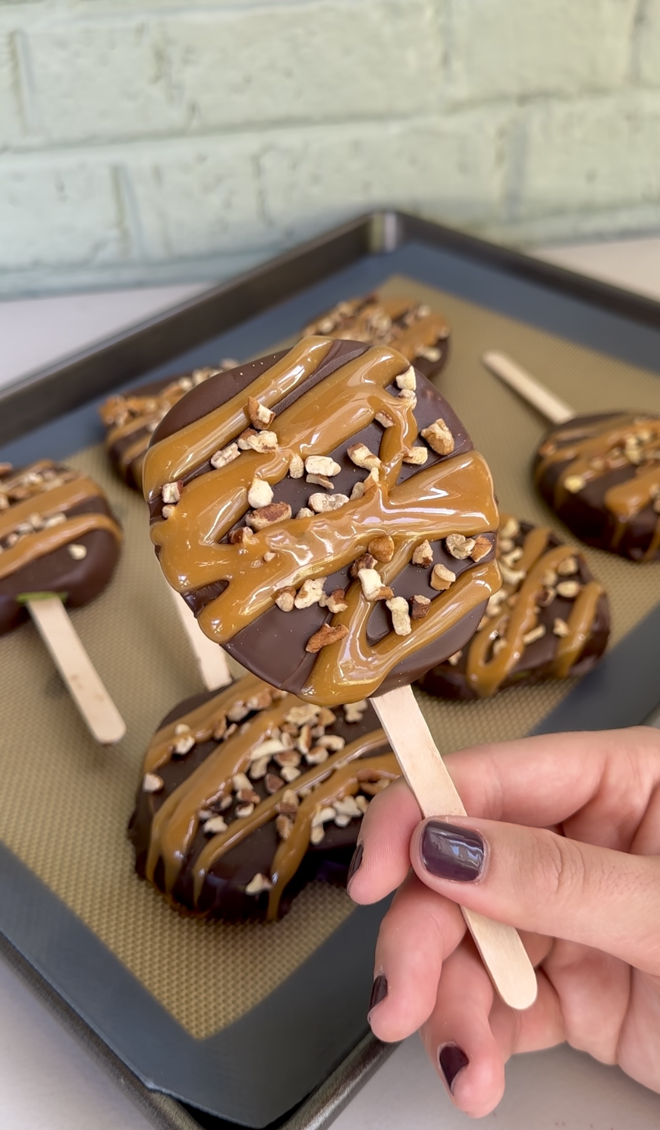 Chocolate Turtle Apple Slices - Dang That's Sweet