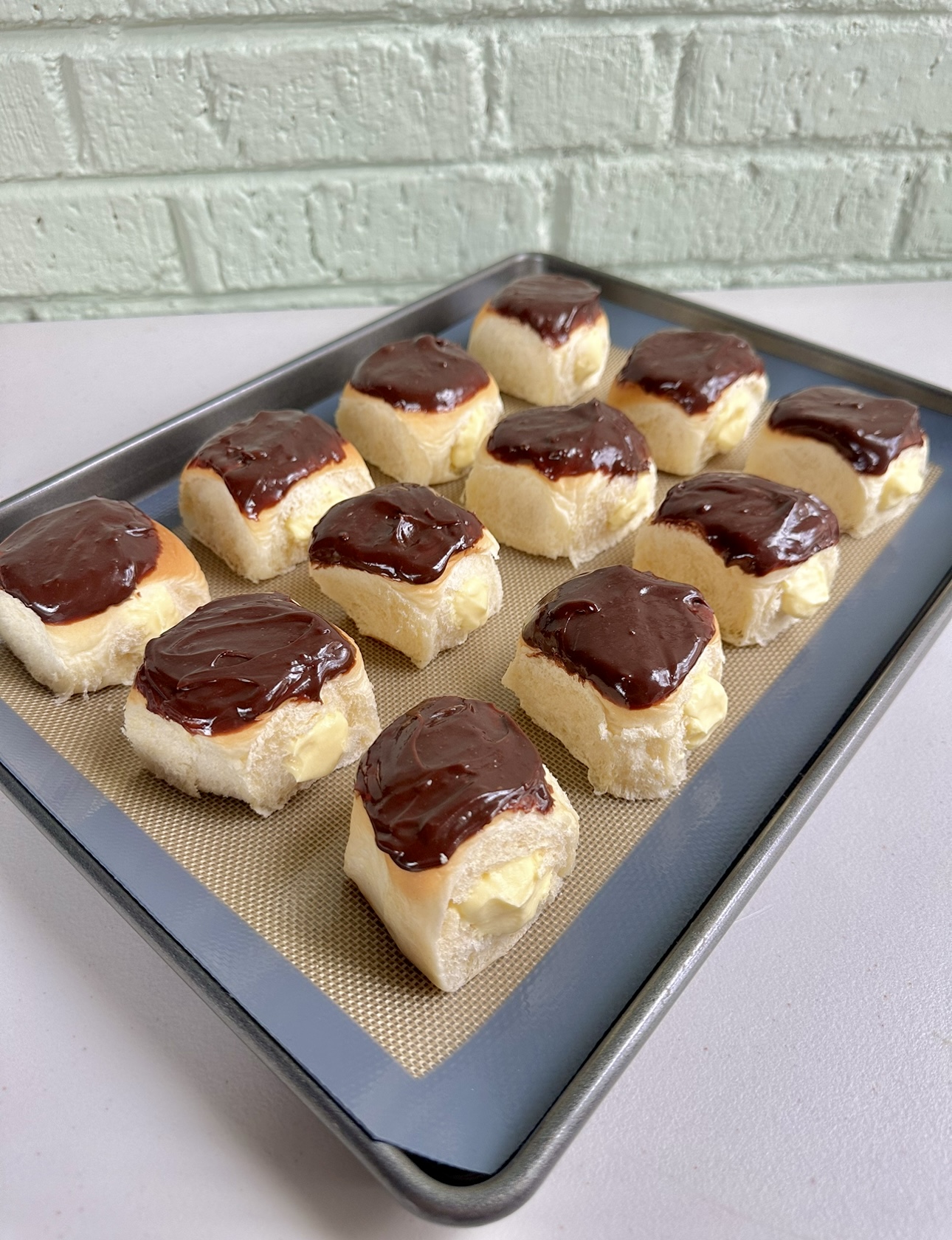Boston Cream Hawaiian Rolls - Dang That's Sweet