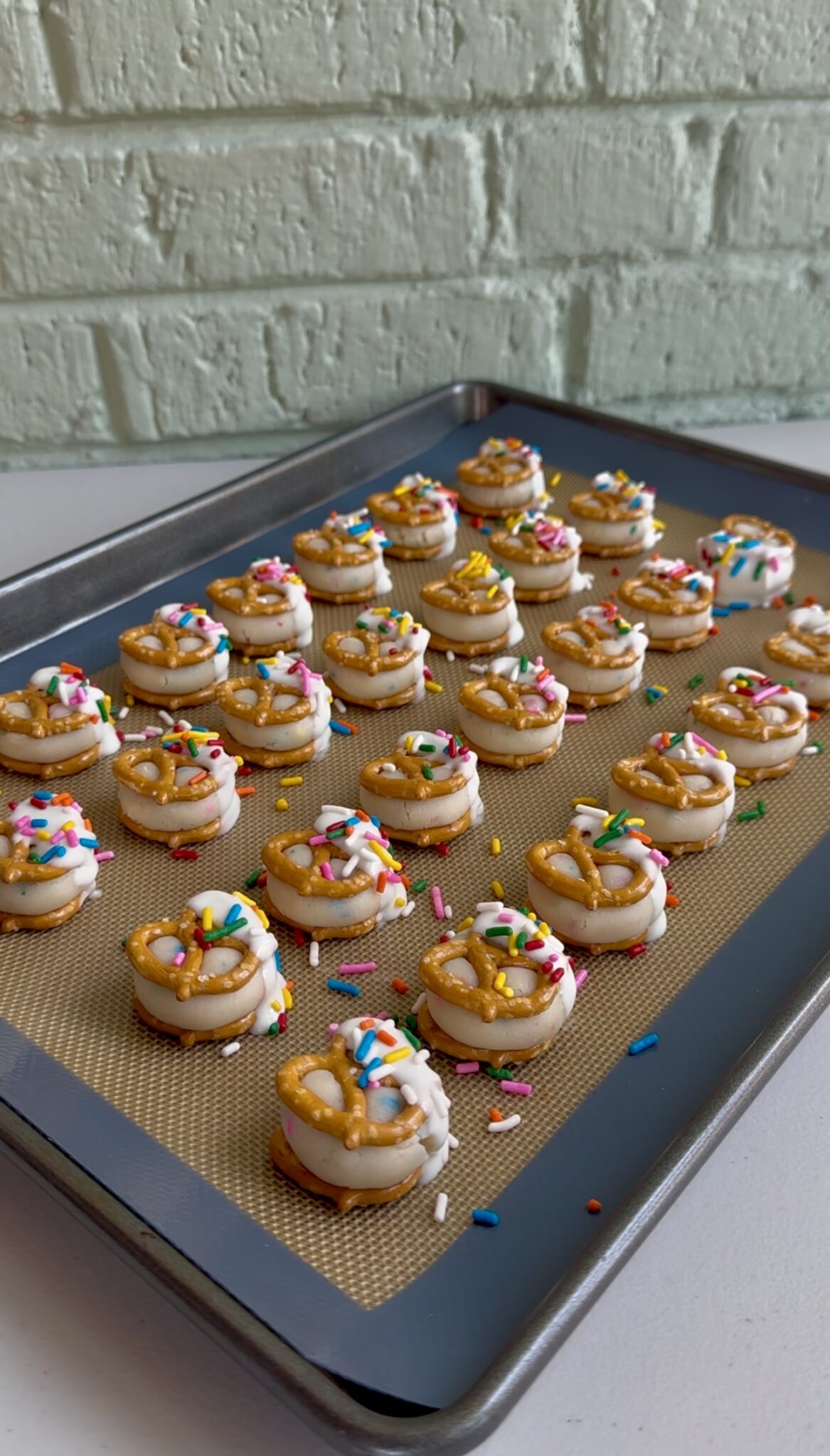 Funfetti Pretzel Bites - Dang That's Sweet