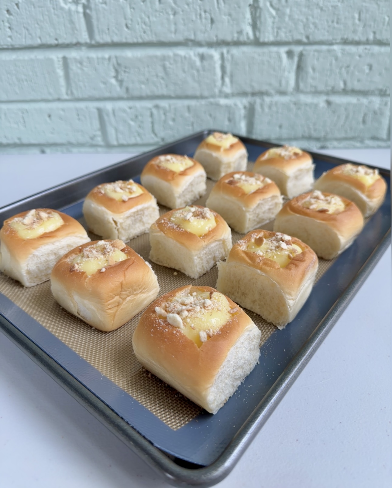 Banana Pudding Hawaiian Rolls - Dang That's Sweet