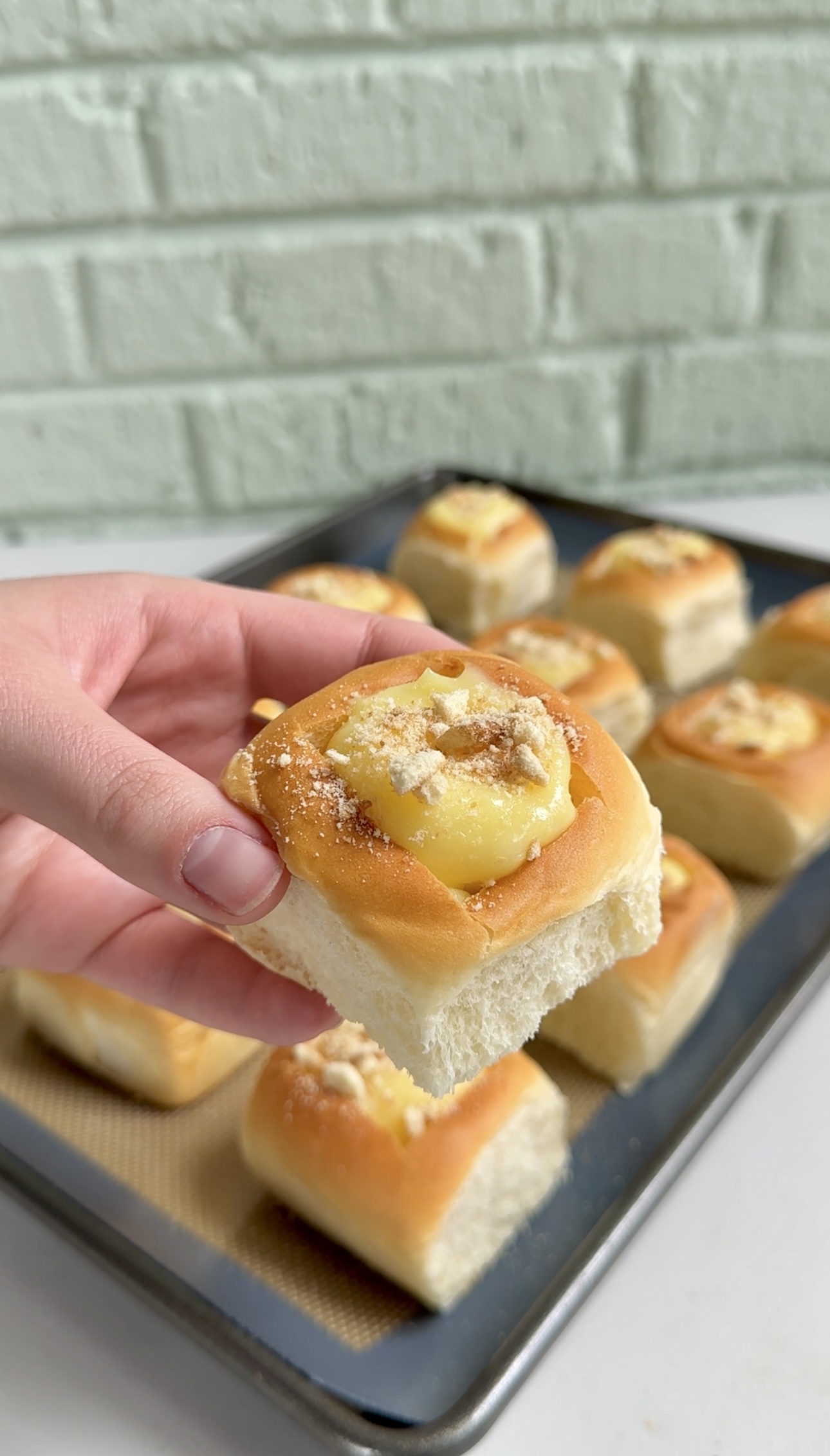 Banana Pudding Hawaiian Rolls - Dang That's Sweet