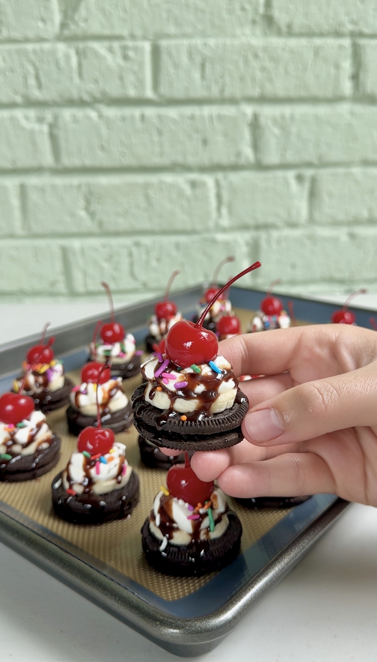 Banana Split Oreos - Dang That's Sweet